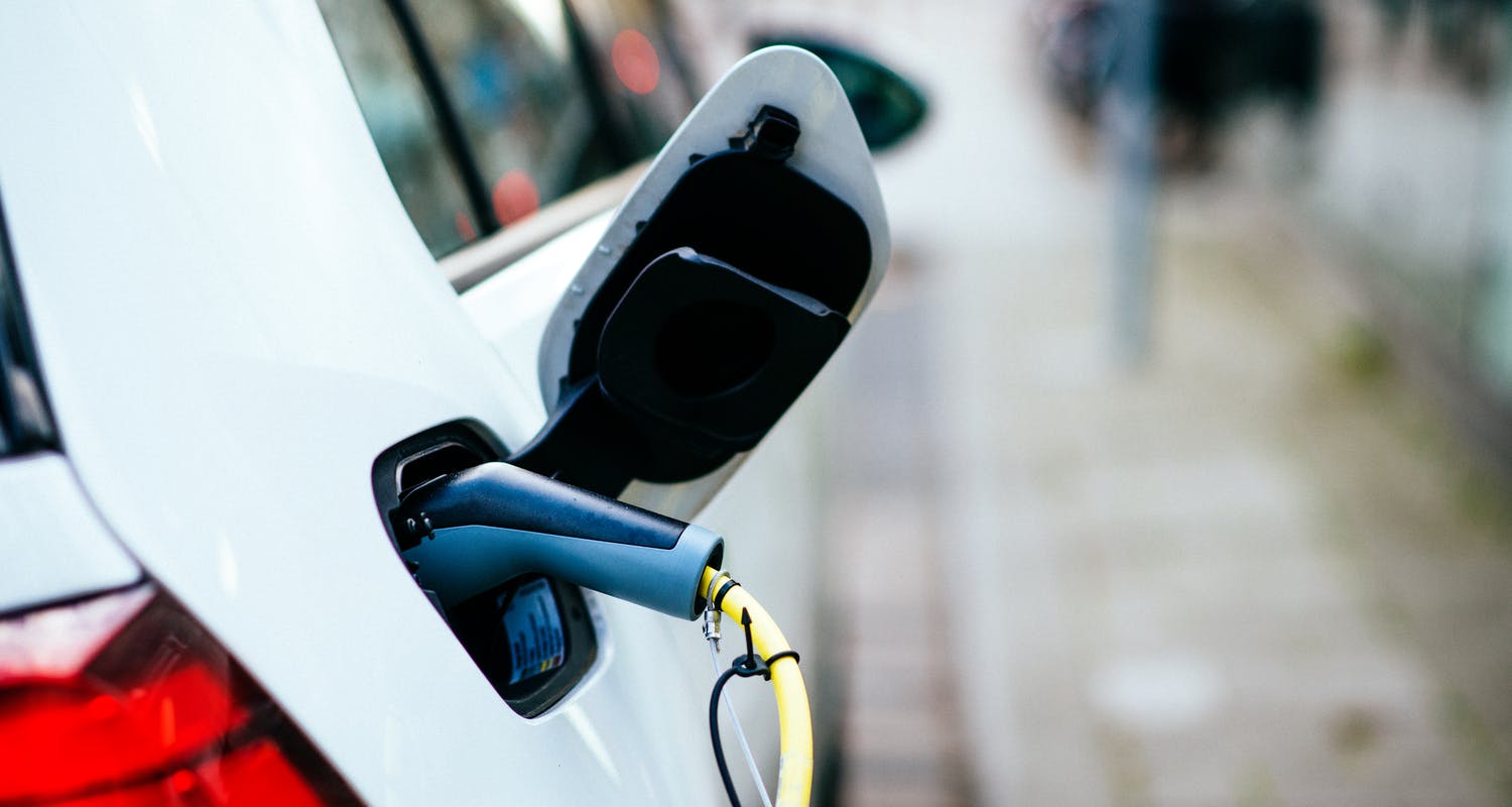 E-Auto laden: Welche Kosten fallen an? - tradingtwins.com